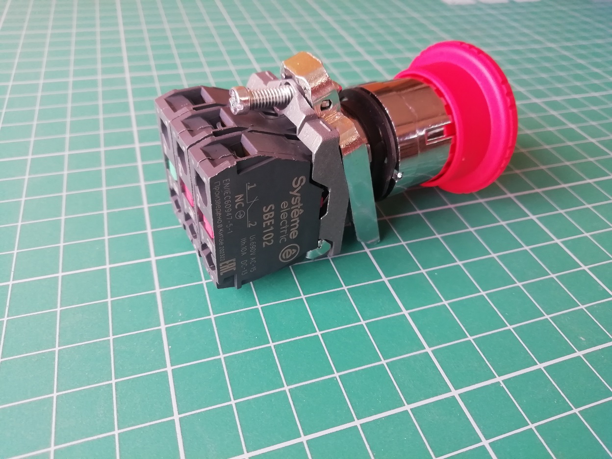 SB4BS84441 КНОПКА АВАРИЙНОГО ОСТ. 22ММ С ВОЗВ. 1НО+2НЗ аналог XB4BS84441